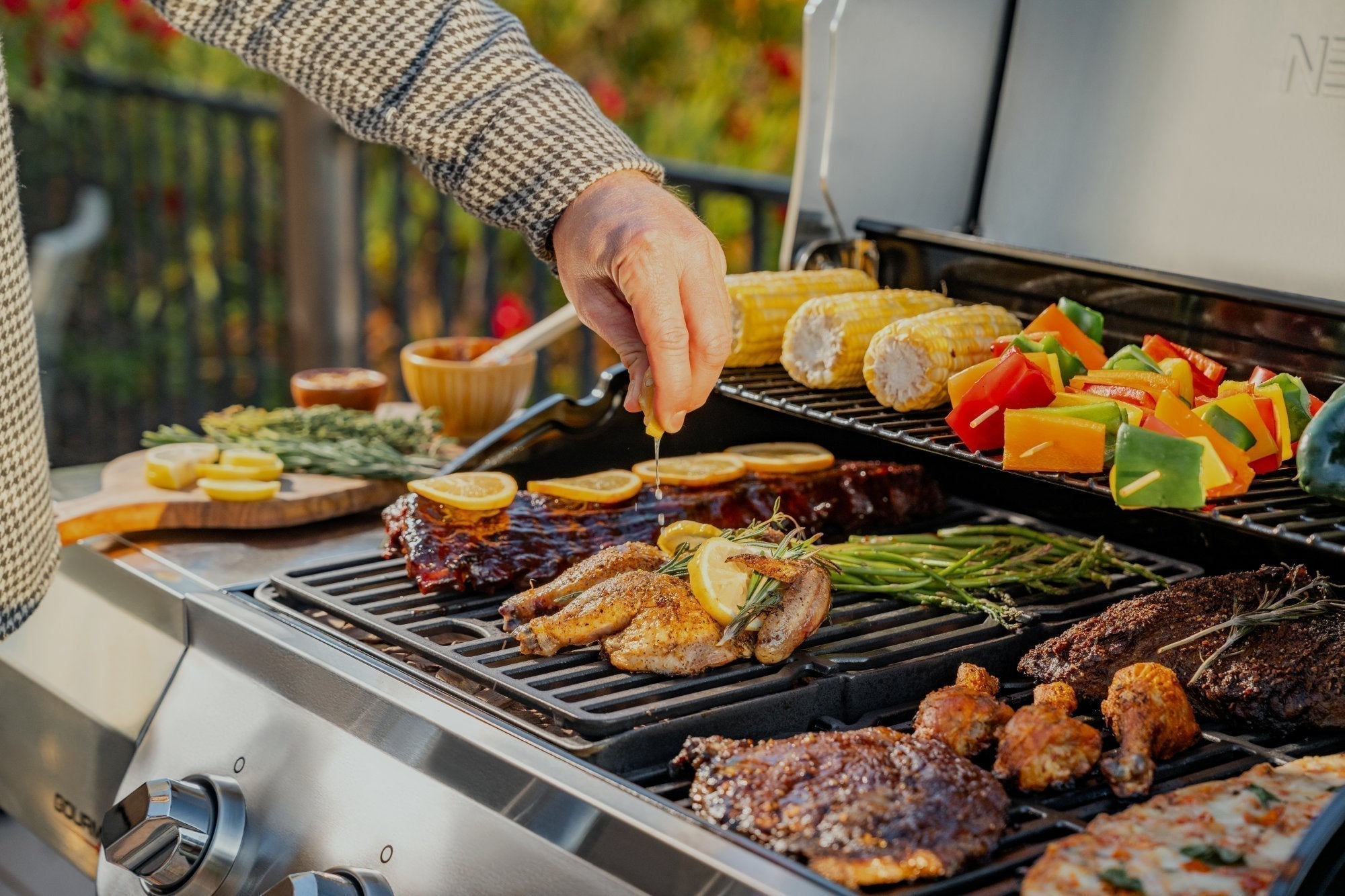 Griddle Max - A Reversible Griddle Grill Plate & Smoker Box